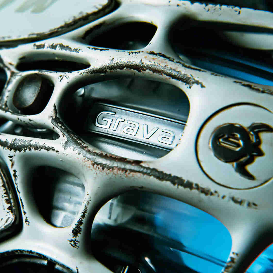 GravaStar Mercury M1 Pro Wireless Gaming Mouse - Battle Worn Silver Mi ...